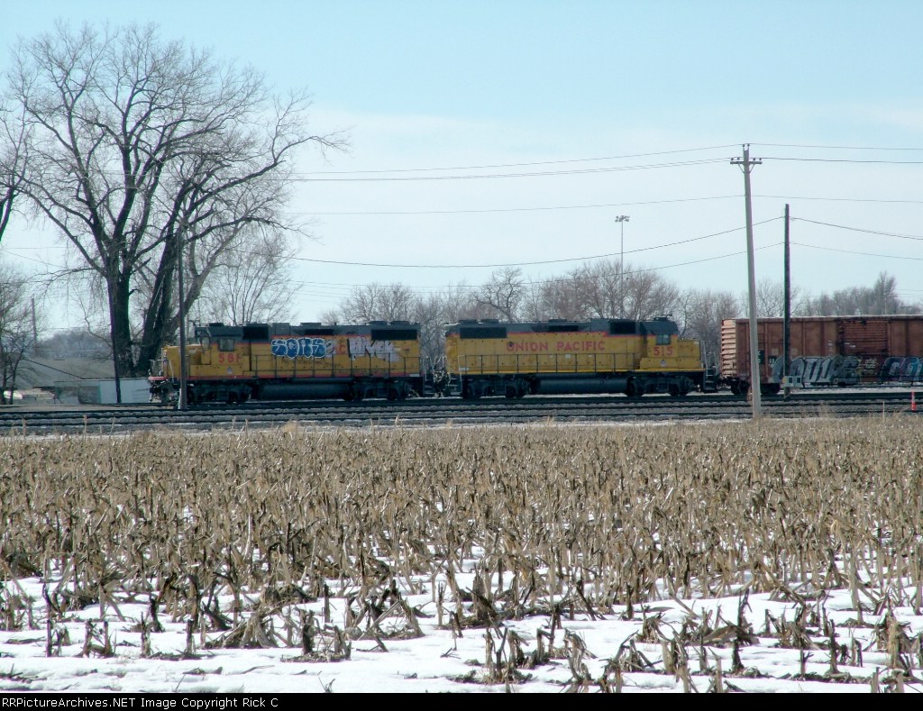 UP 581 & 515 Switch The South Yard